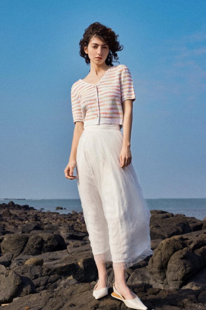 18 Stylish Cropped Cardigan Outfits You'll Want to Try This Season
