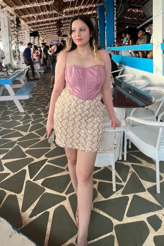 18 Stunning Sequin Skirt Outfits That Will Make You Sparkle