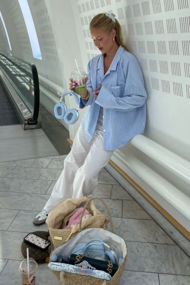 25 Best Airport Outfit Ideas That Are Comfy and Stylish