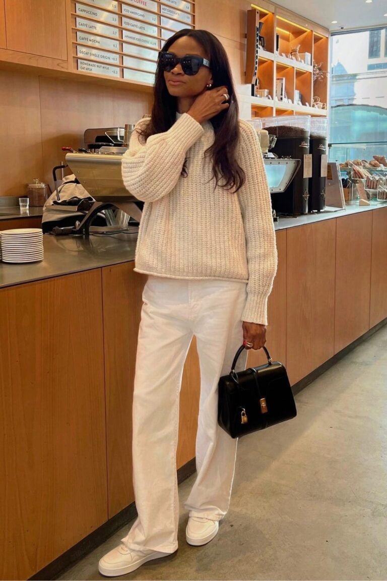 25 Trendy White Sneakers Outfits for Women That Are Totally Chic