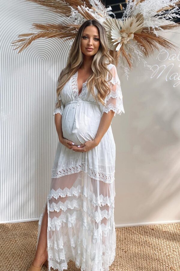 What to Wear to a Baby Shower: 18 Adorable Outfit Ideas for Moms and Guests