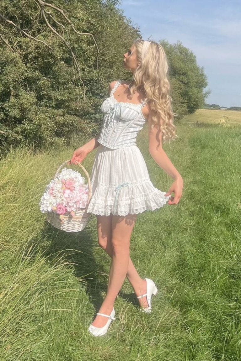 19 Coquette Outfit Ideas That Will Make You Feel Like a Romantic Dream