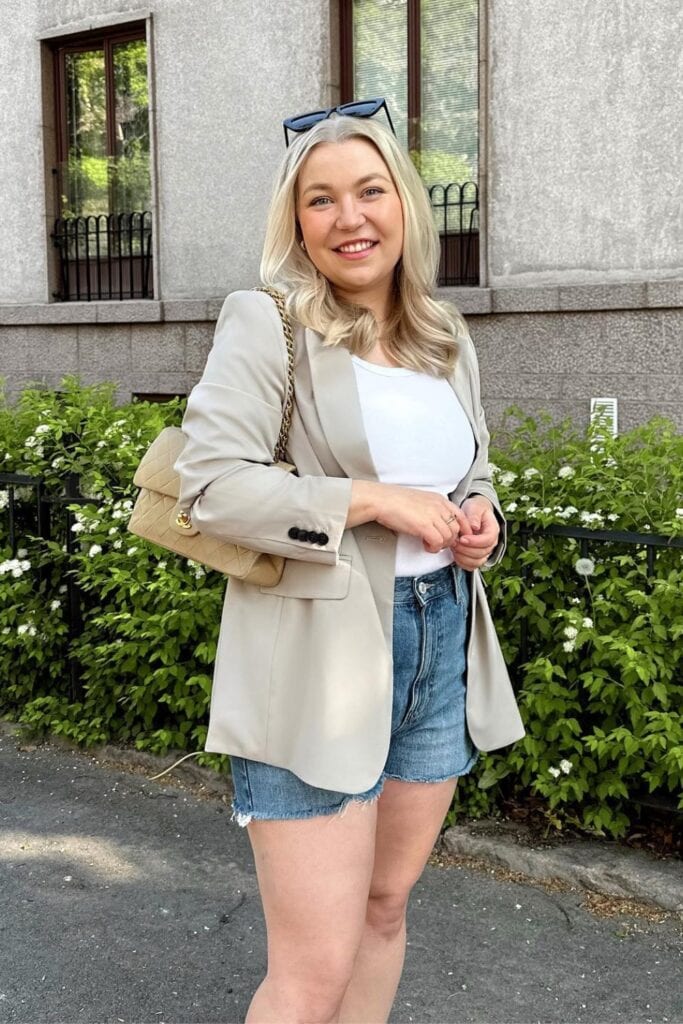 21 Stylish Denim Shorts Outfit Ideas