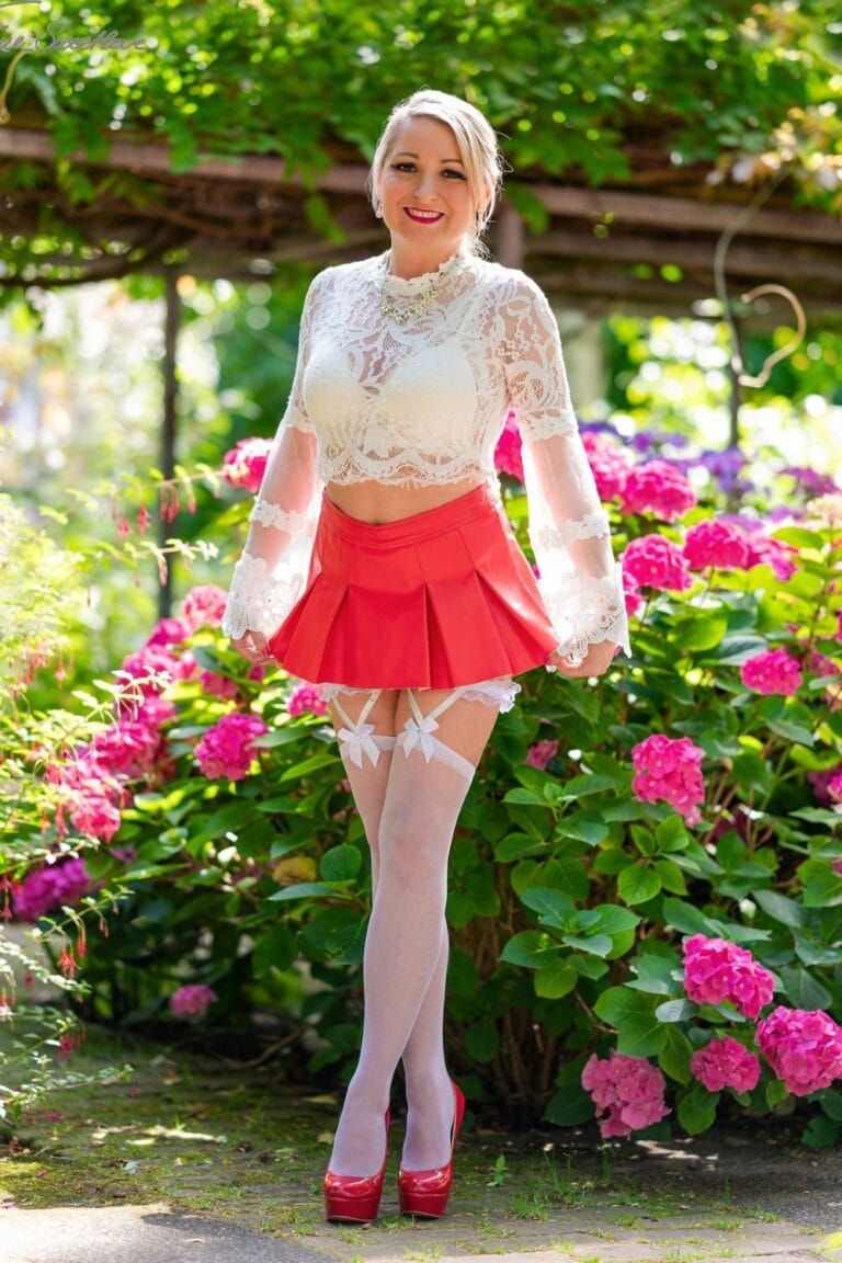 28 Pleated Skirt Outfit Ideas That Will Make You Look Effortlessly Chic