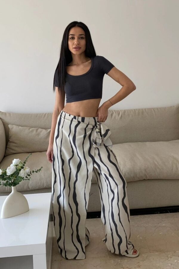 17 Trendy Striped Pants Outfits That Will Elevate Your Style