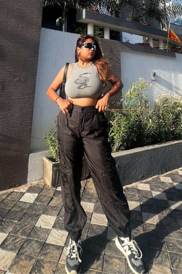 17 Trendy Cargo Pants Outfits That'll Make You Look Effortlessly Cool