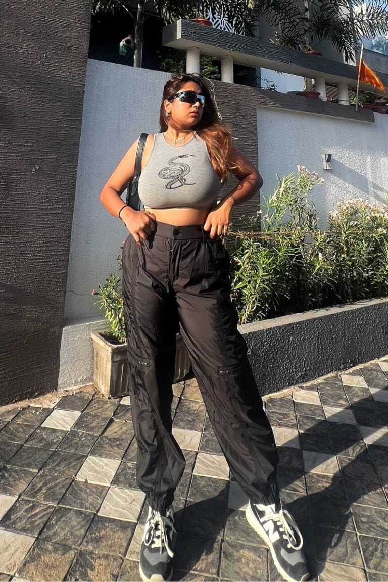 17 Trendy Cargo Pants Outfits That'll Make You Look Effortlessly Cool