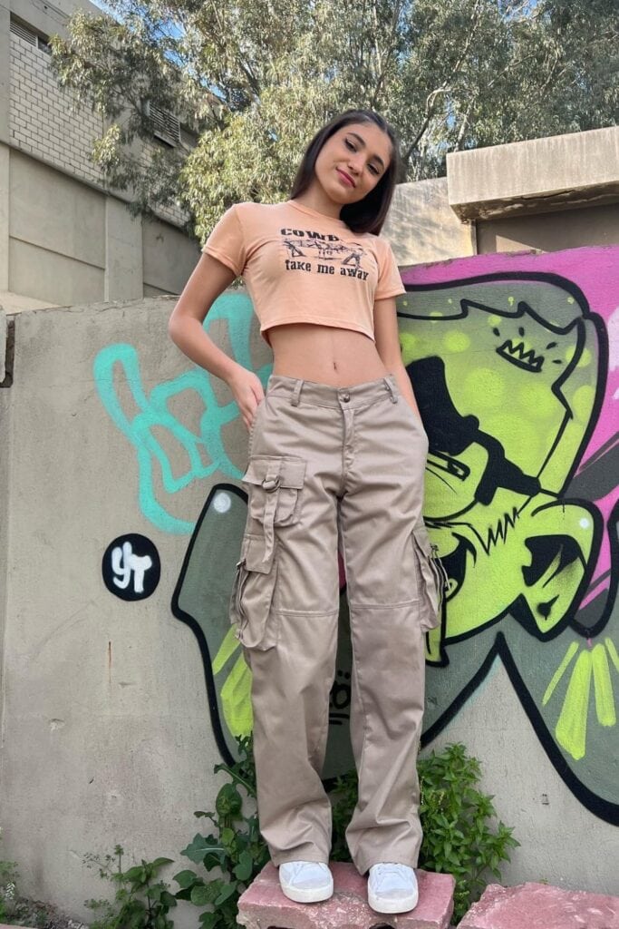 23 Chic Beige Pants Outfit Ideas You'll Want to Try ASAP