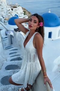 What to Wear in Greece: 35 Chic Outfit Ideas That Won't Make You Look ...