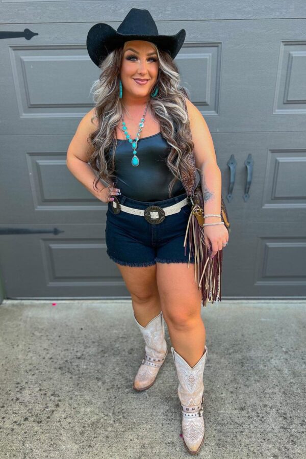 27 Plus Size Country Concert Outfit Ideas That'll Make You Shine