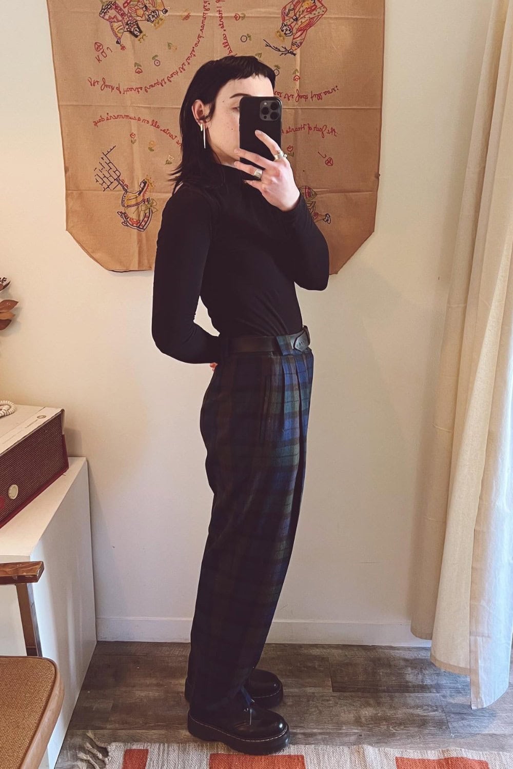 20 Dark Academia Outfits for Your Inner Scholar