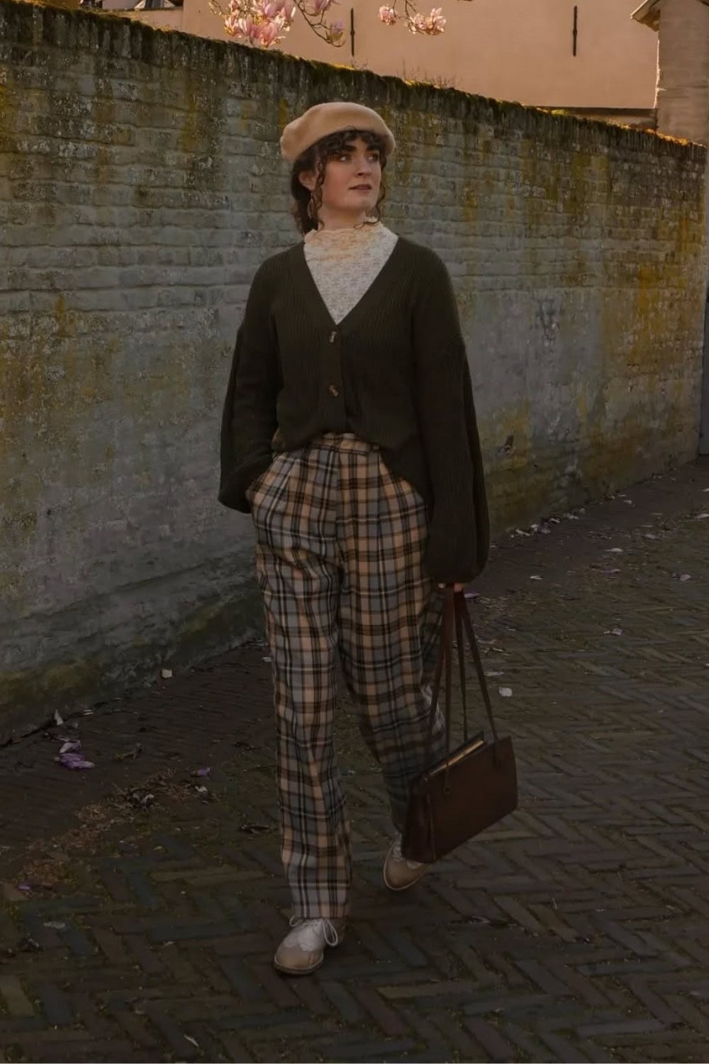 20 Dark Academia Outfits for Your Inner Scholar