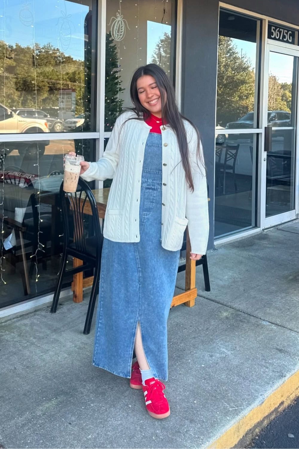 18 Effortlessly Chic Modest Outfits That Combine Style and Comfort