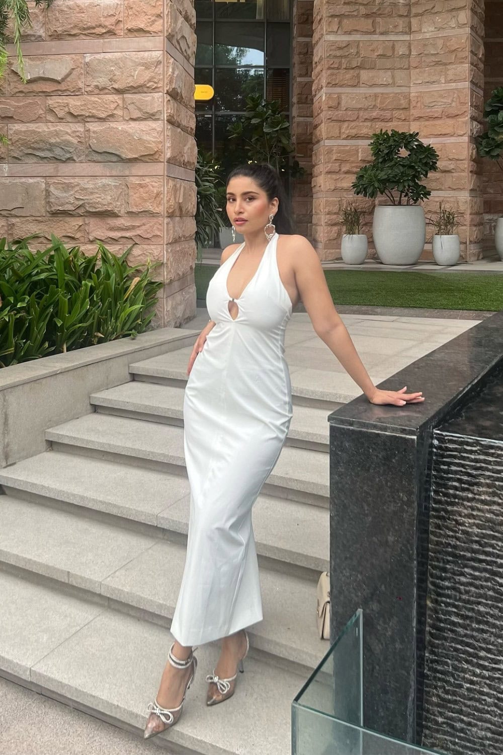 17 White Outfit Ideas for Any Season