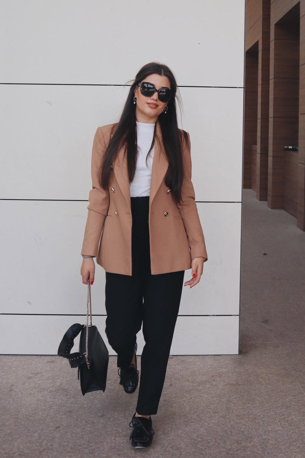 19 Beige Blazer Outfits That Will Elevate Your Style Game