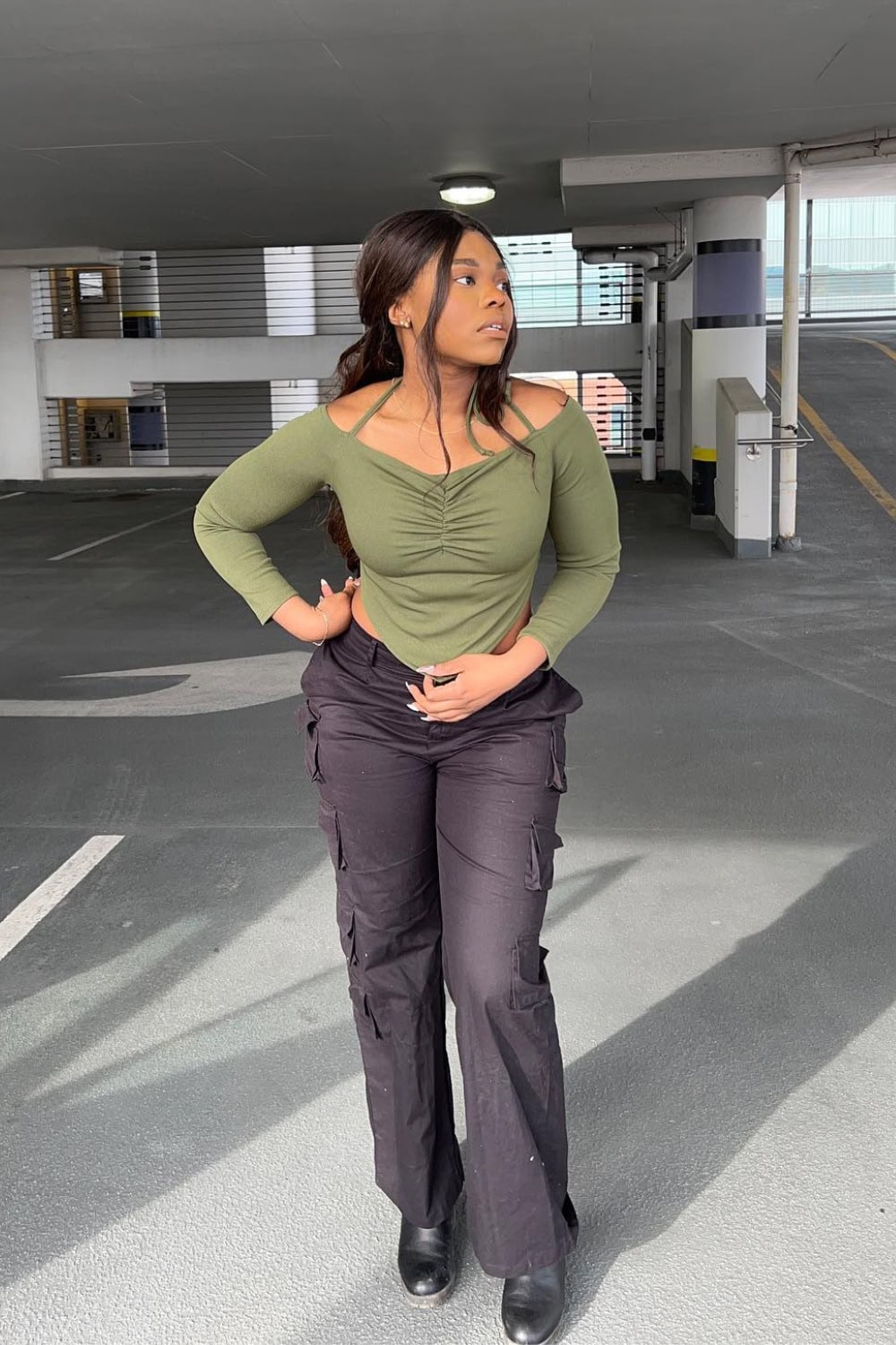 18 Stylish Black Cargo Pants Outfit Ideas