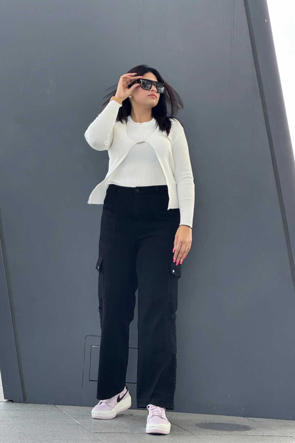 18 Stylish Black Cargo Pants Outfit Ideas