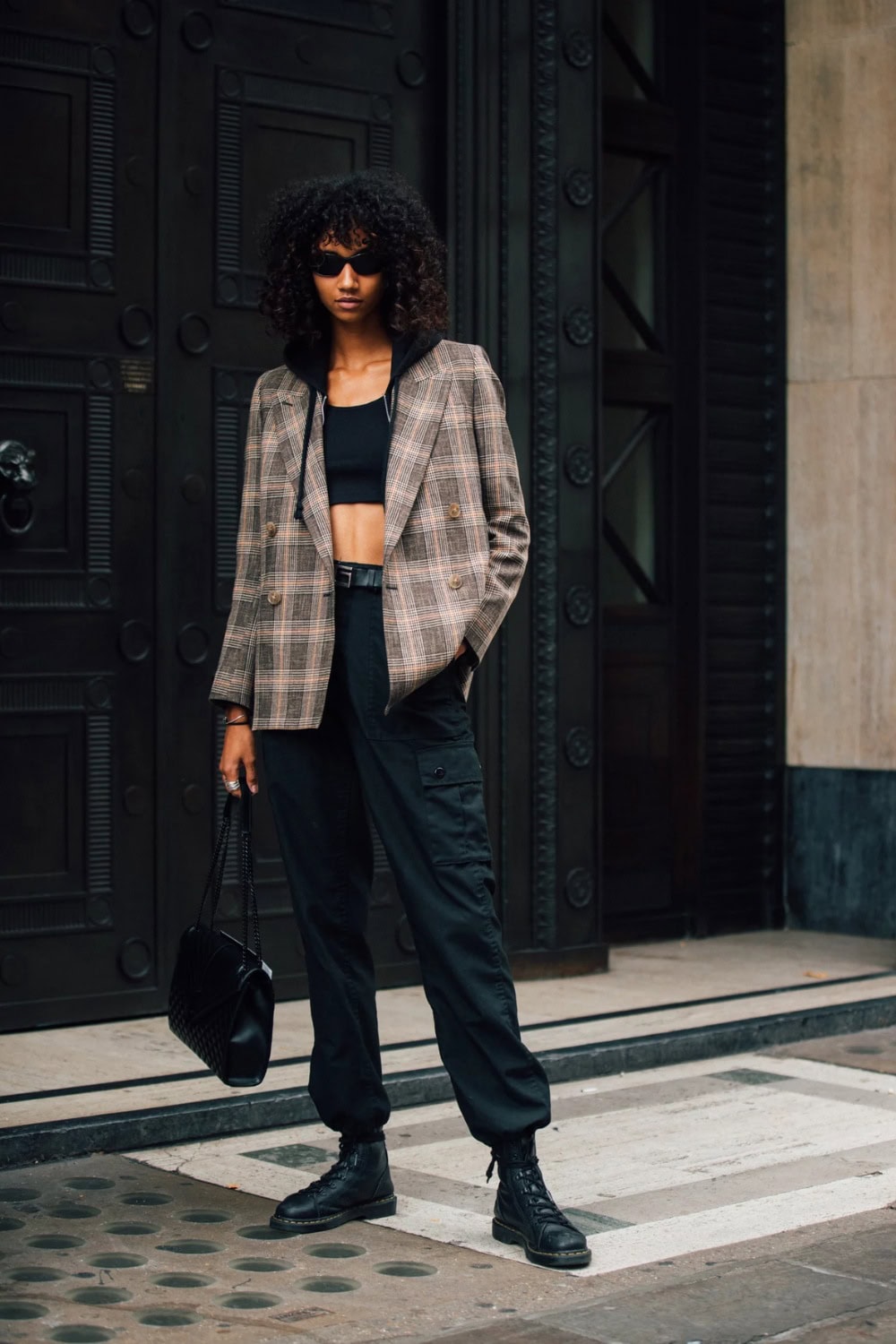 18 Stylish Black Cargo Pants Outfit Ideas