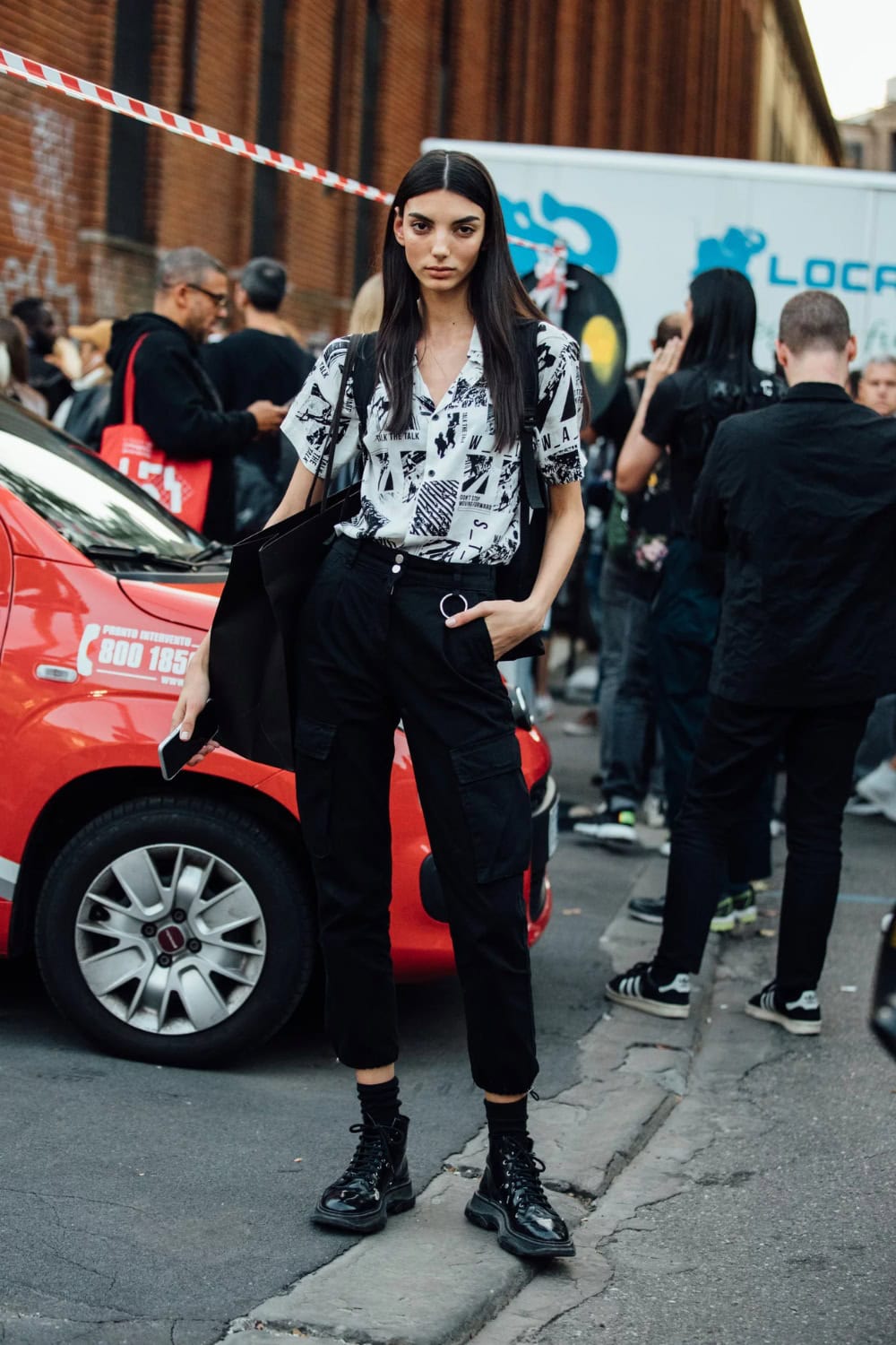 18 Stylish Black Cargo Pants Outfit Ideas