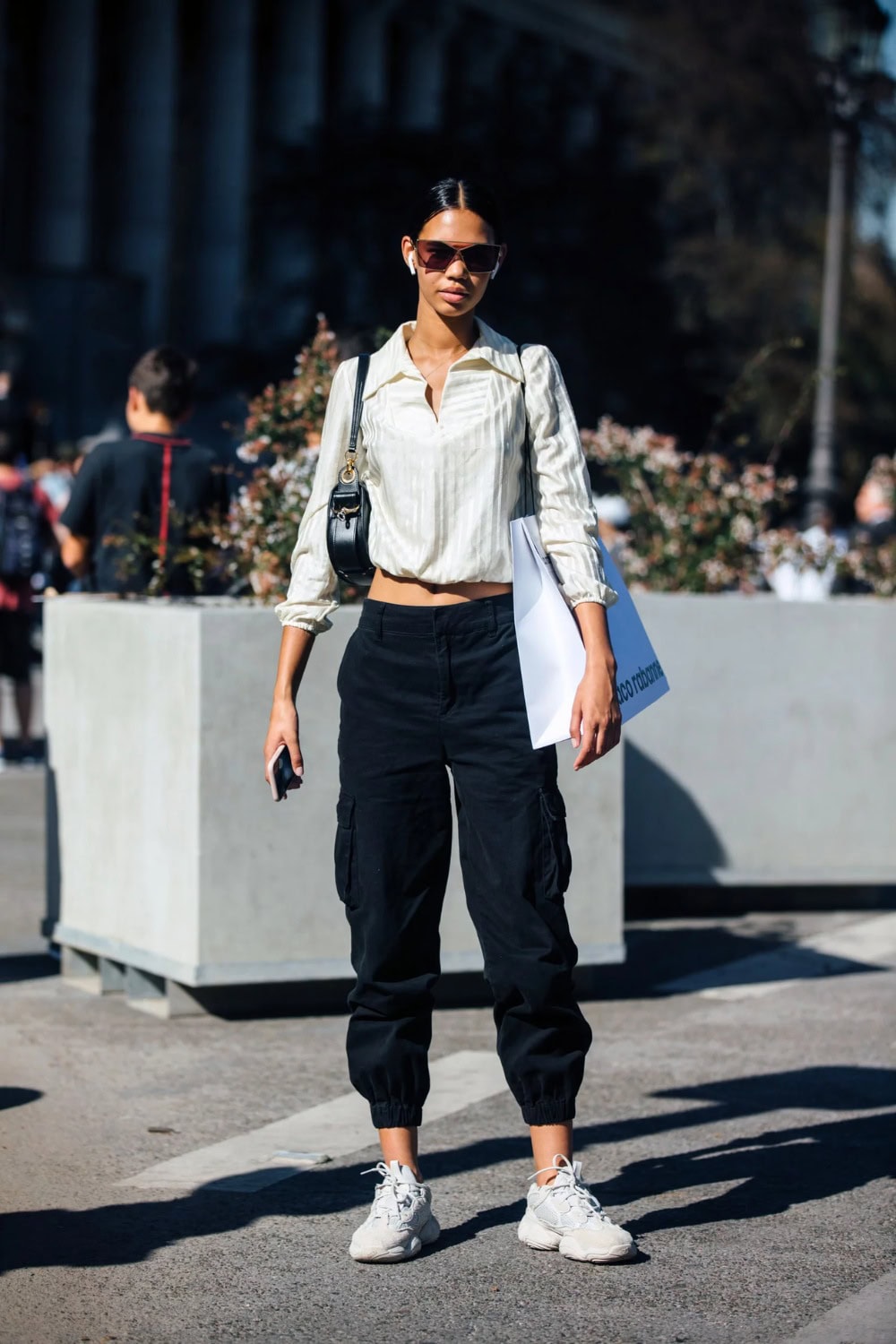 18 Stylish Black Cargo Pants Outfit Ideas