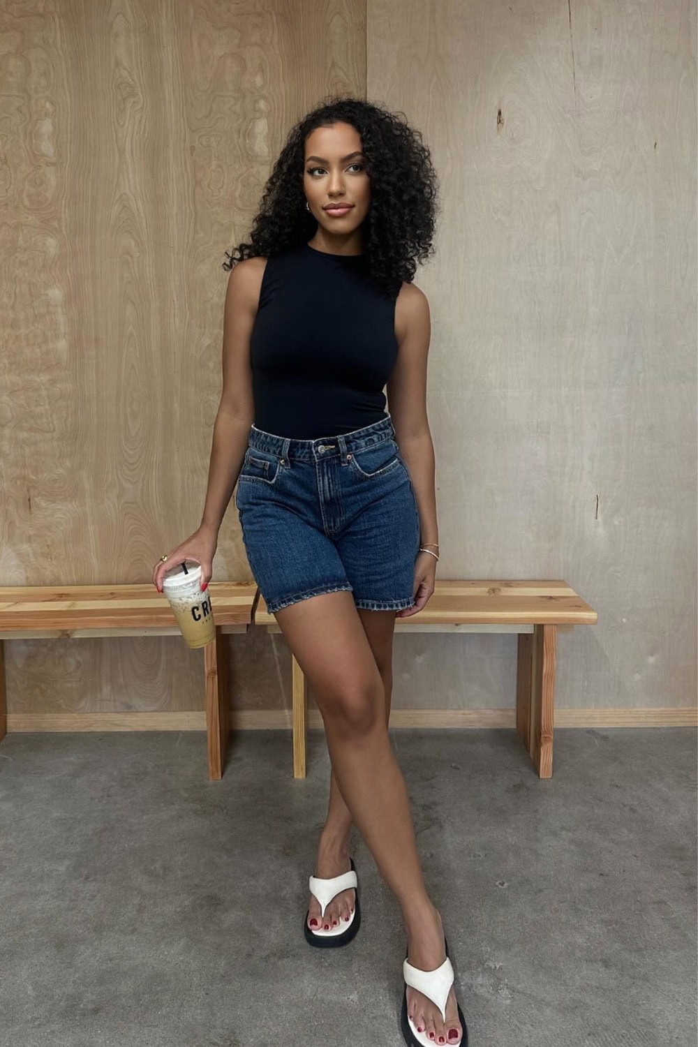 20 Stylish Jean Shorts Outfits for Every Summer Occasion