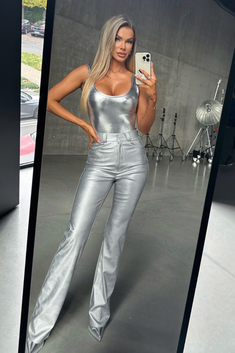 19 Stunning Silver Outfit Ideas That Will Make You Shine