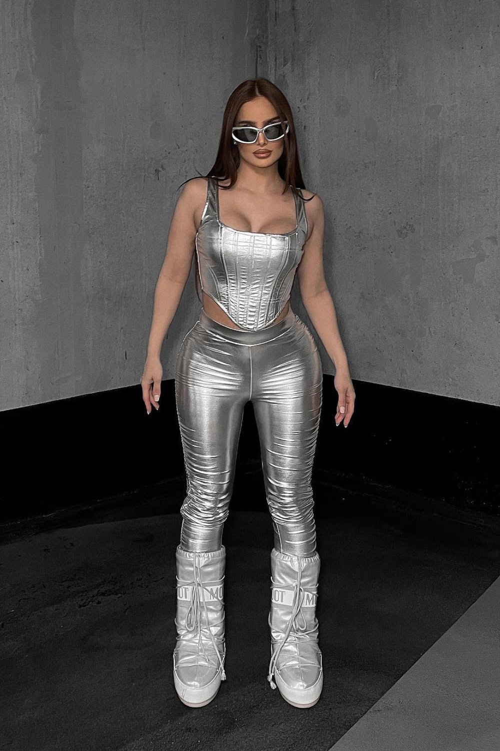 19 Stunning Silver Outfit Ideas That Will Make You Shine