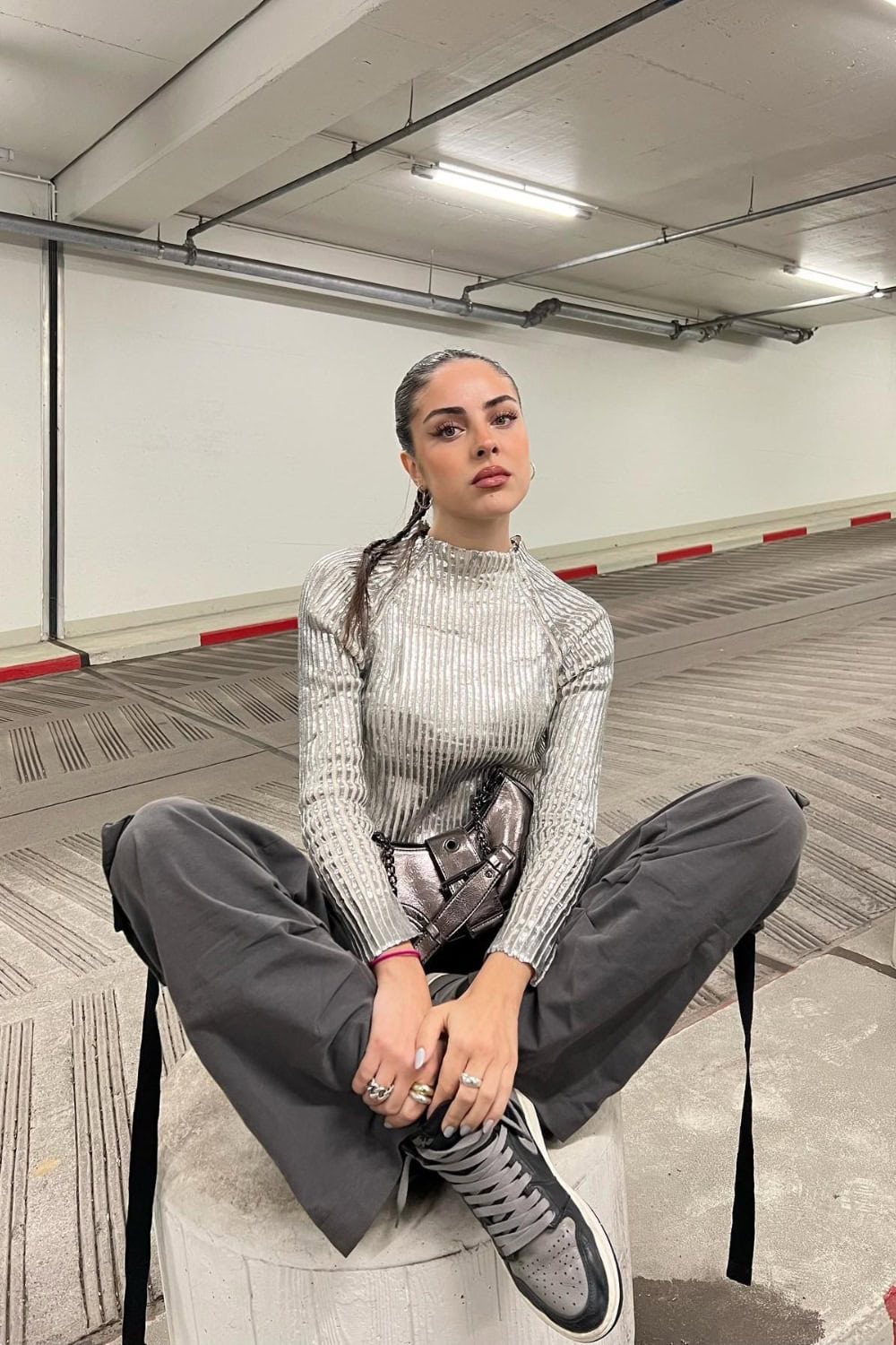 19 Stunning Silver Outfit Ideas That Will Make You Shine