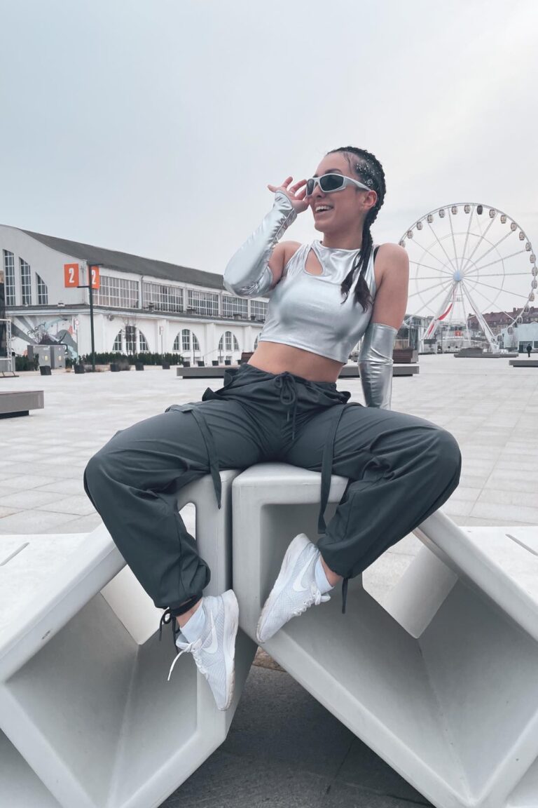 19 Stunning Silver Outfit Ideas That Will Make You Shine