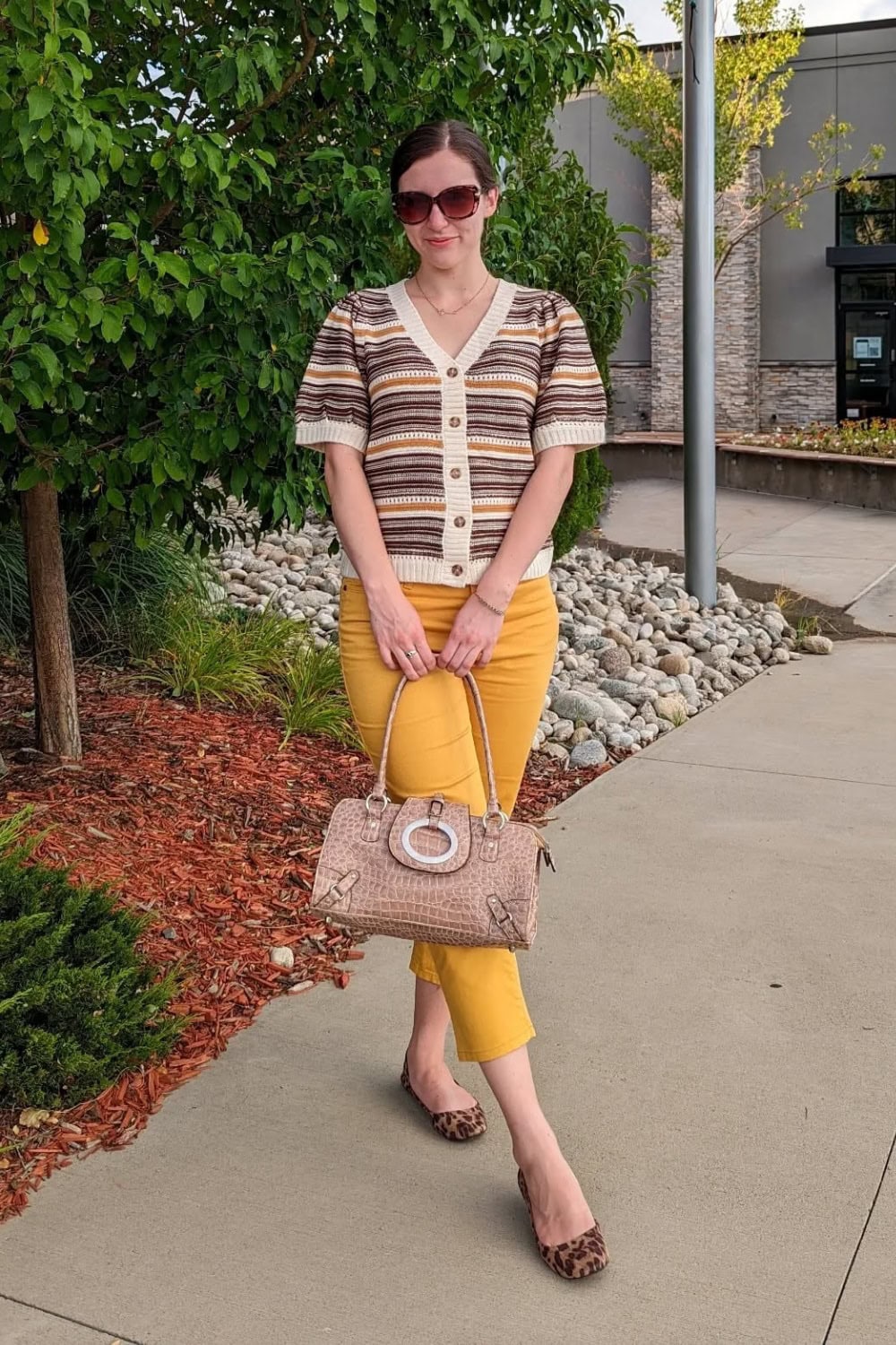 18 Stunning Yellow Pants Outfit Ideas to Brighten Your Wardrobe