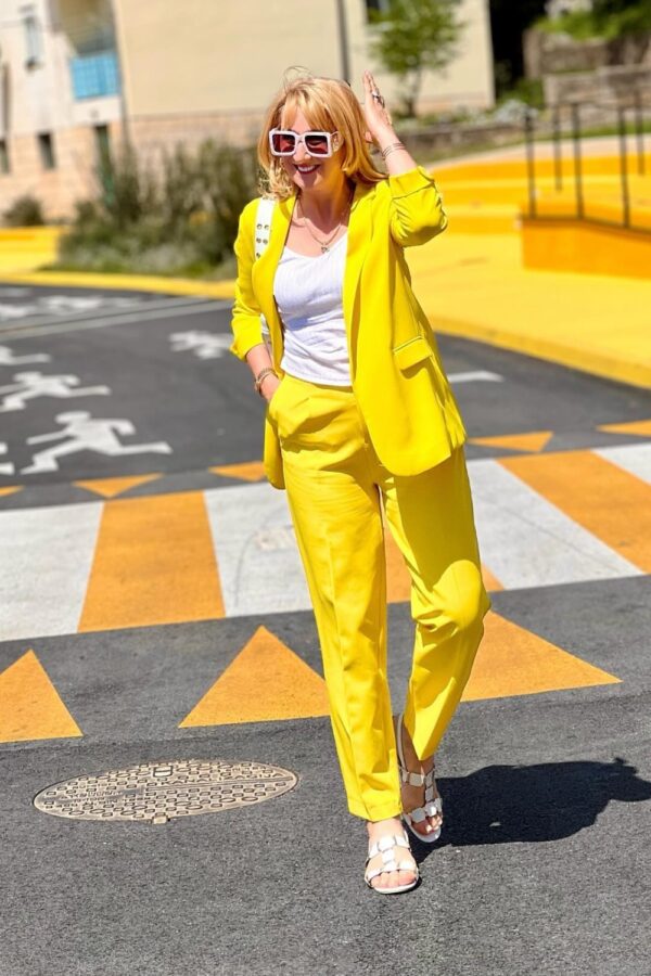18 Stunning Yellow Pants Outfit Ideas to Brighten Your Wardrobe