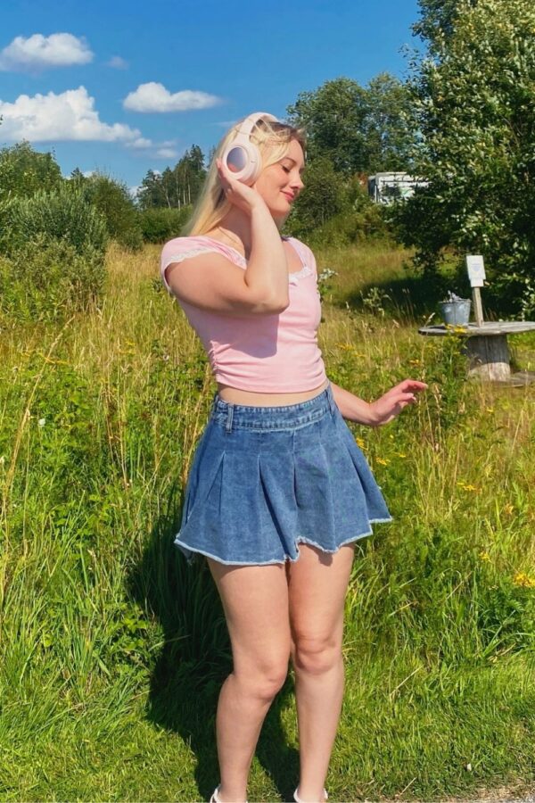 30 Fabulous Barbiecore Outfits That Will Turn Heads