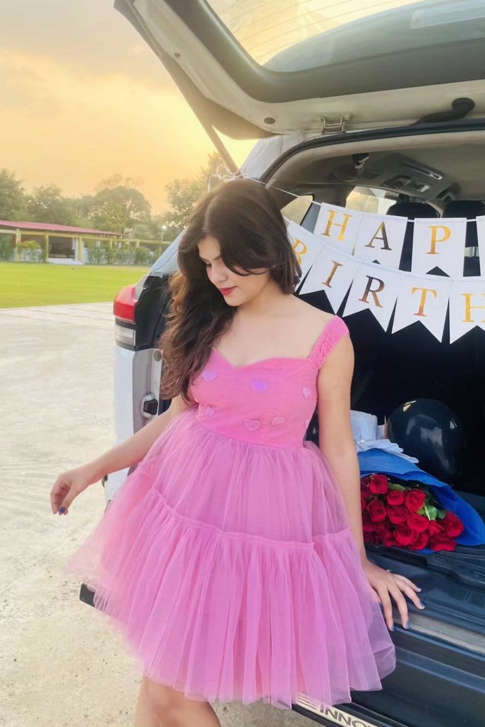 30 Fabulous Barbiecore Outfits That Will Turn Heads