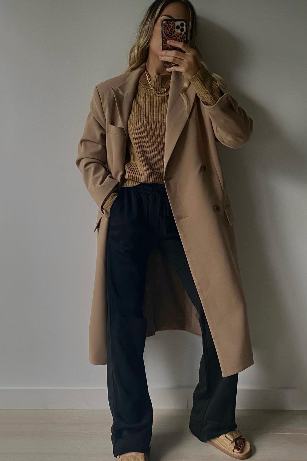 What To Wear With Black Sweatpants: 18 Chic Outfit Ideas