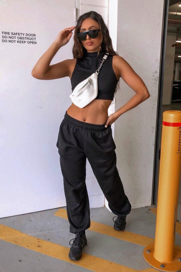 What To Wear With Black Sweatpants: 18 Chic Outfit Ideas