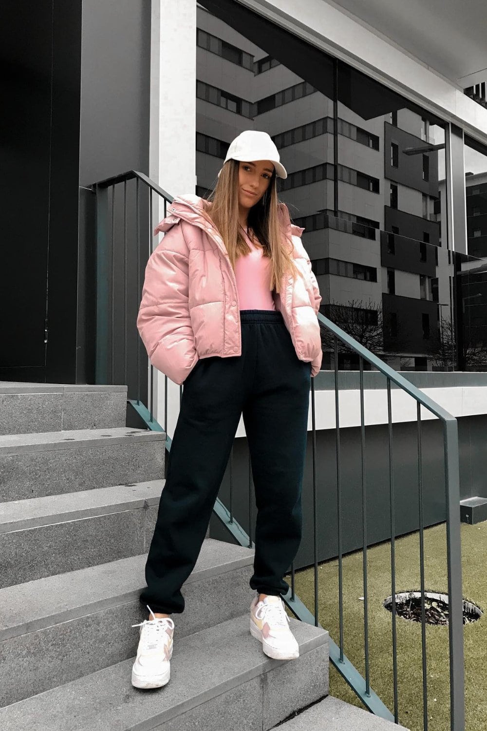 What To Wear With Black Sweatpants: 18 Chic Outfit Ideas