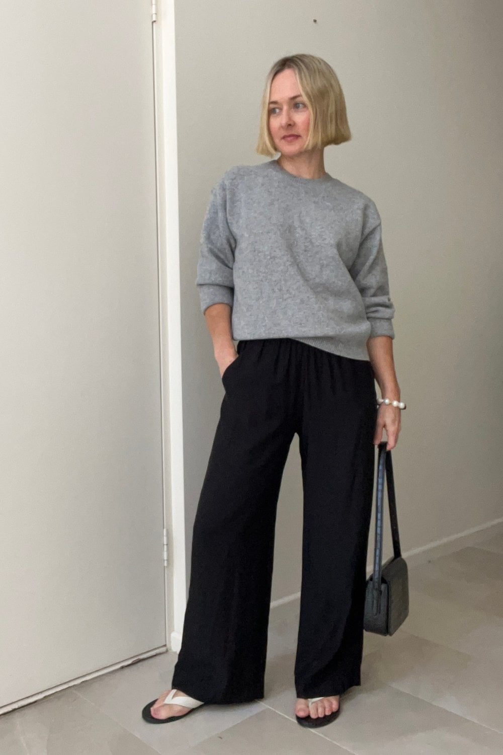 What To Wear With Black Sweatpants: 18 Chic Outfit Ideas