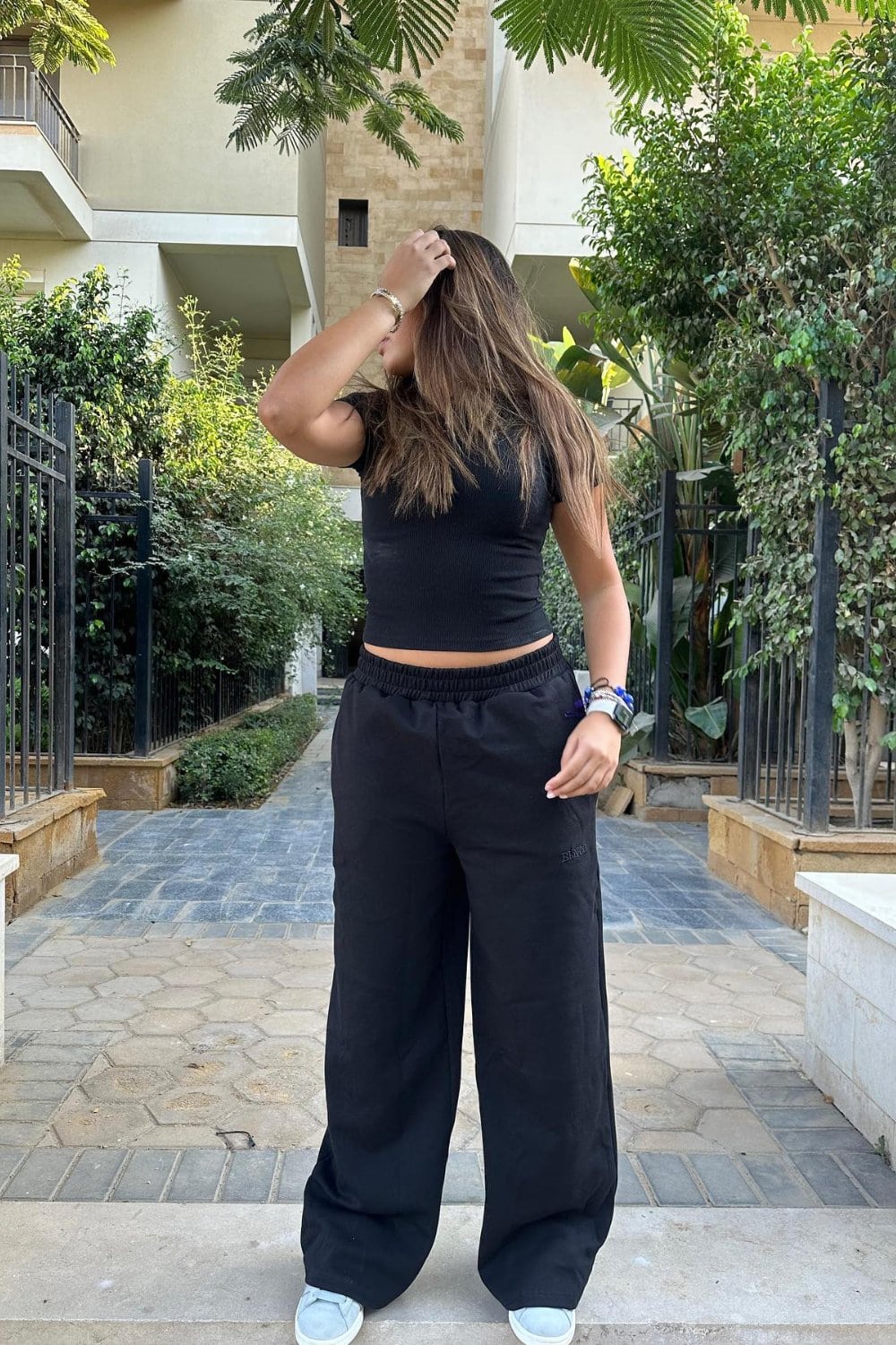 What To Wear With Black Sweatpants: 18 Chic Outfit Ideas