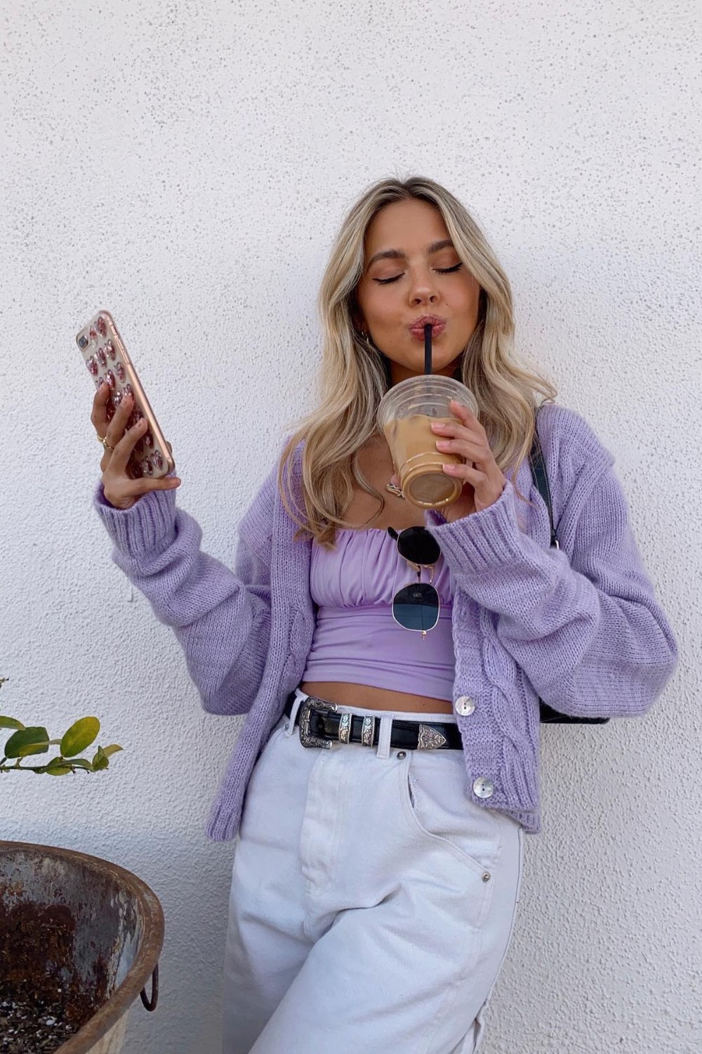 27 Stylish Coffee Date Outfits That Will Make a Perfect First Impression
