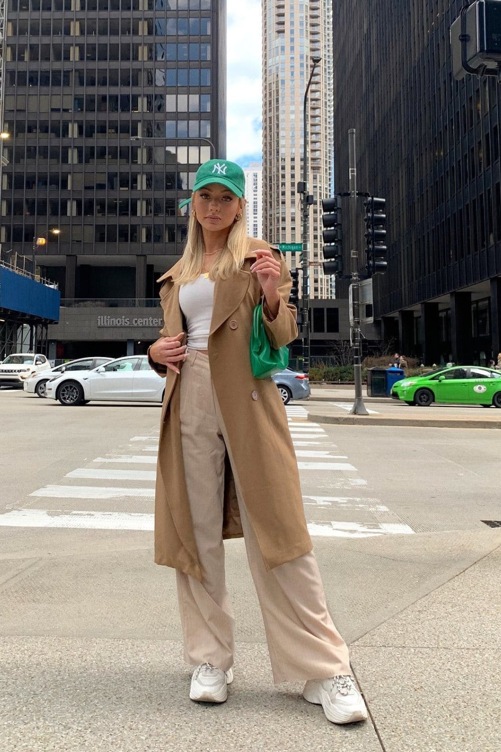 27 Stylish Coffee Date Outfits That Will Make a Perfect First Impression