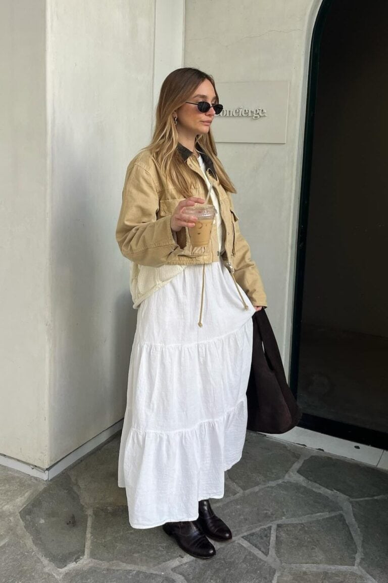 27 Stylish Coffee Date Outfits That Will Make a Perfect First Impression