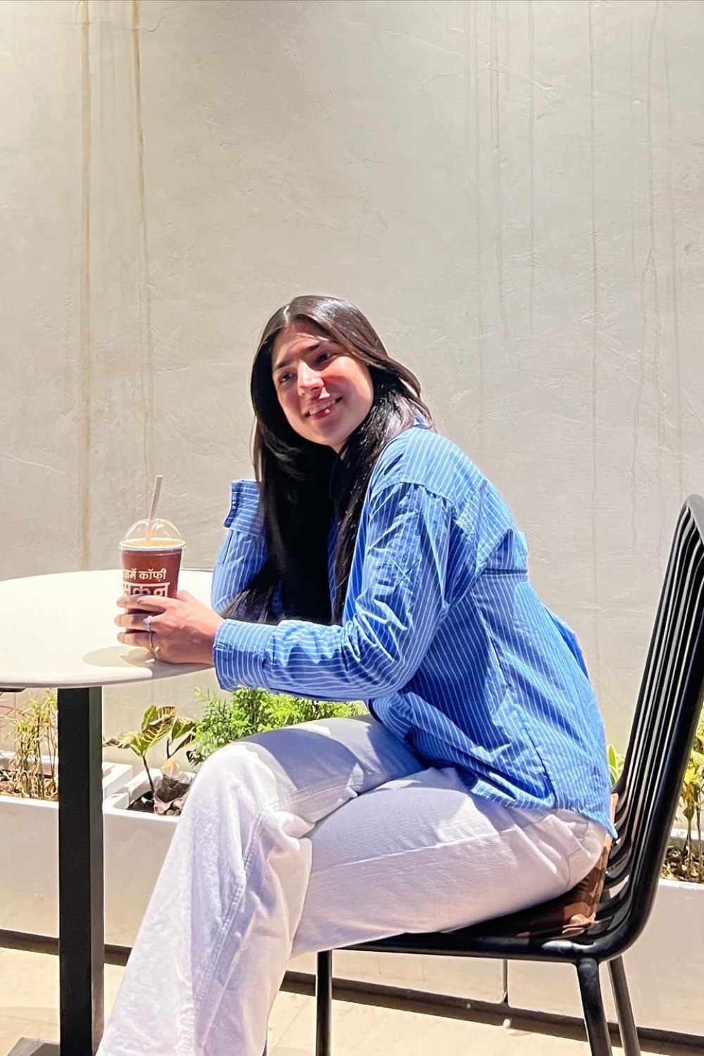 27 Stylish Coffee Date Outfits That Will Make a Perfect First Impression
