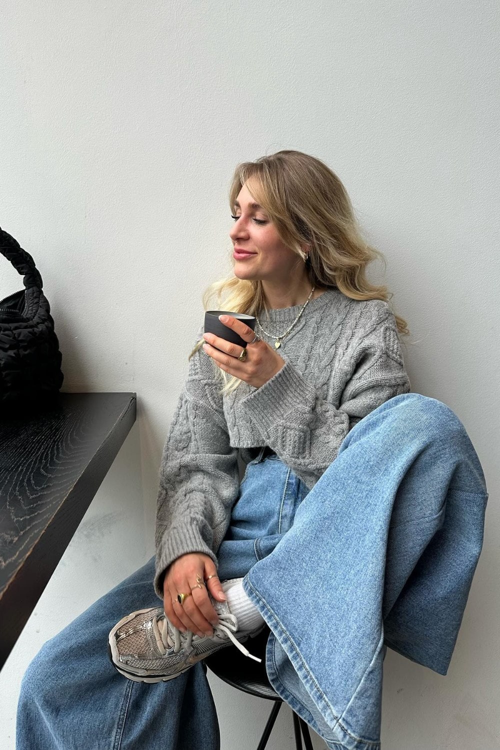 27 Stylish Coffee Date Outfits That Will Make a Perfect First Impression