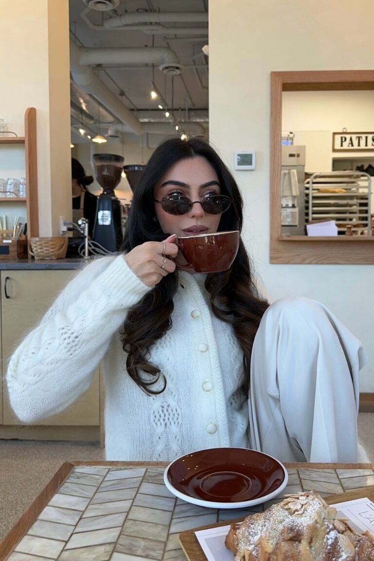 27 Stylish Coffee Date Outfits That Will Make a Perfect First Impression