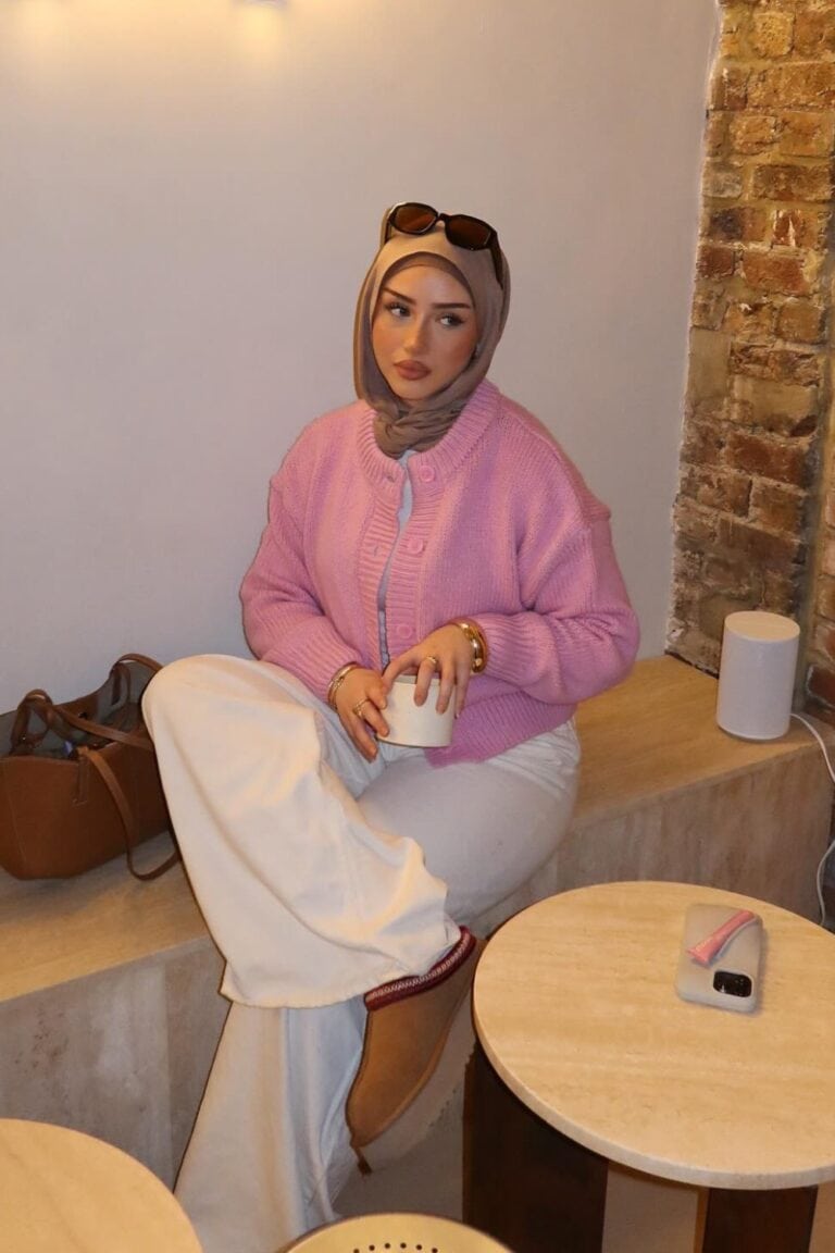 27 Stylish Coffee Date Outfits That Will Make a Perfect First Impression