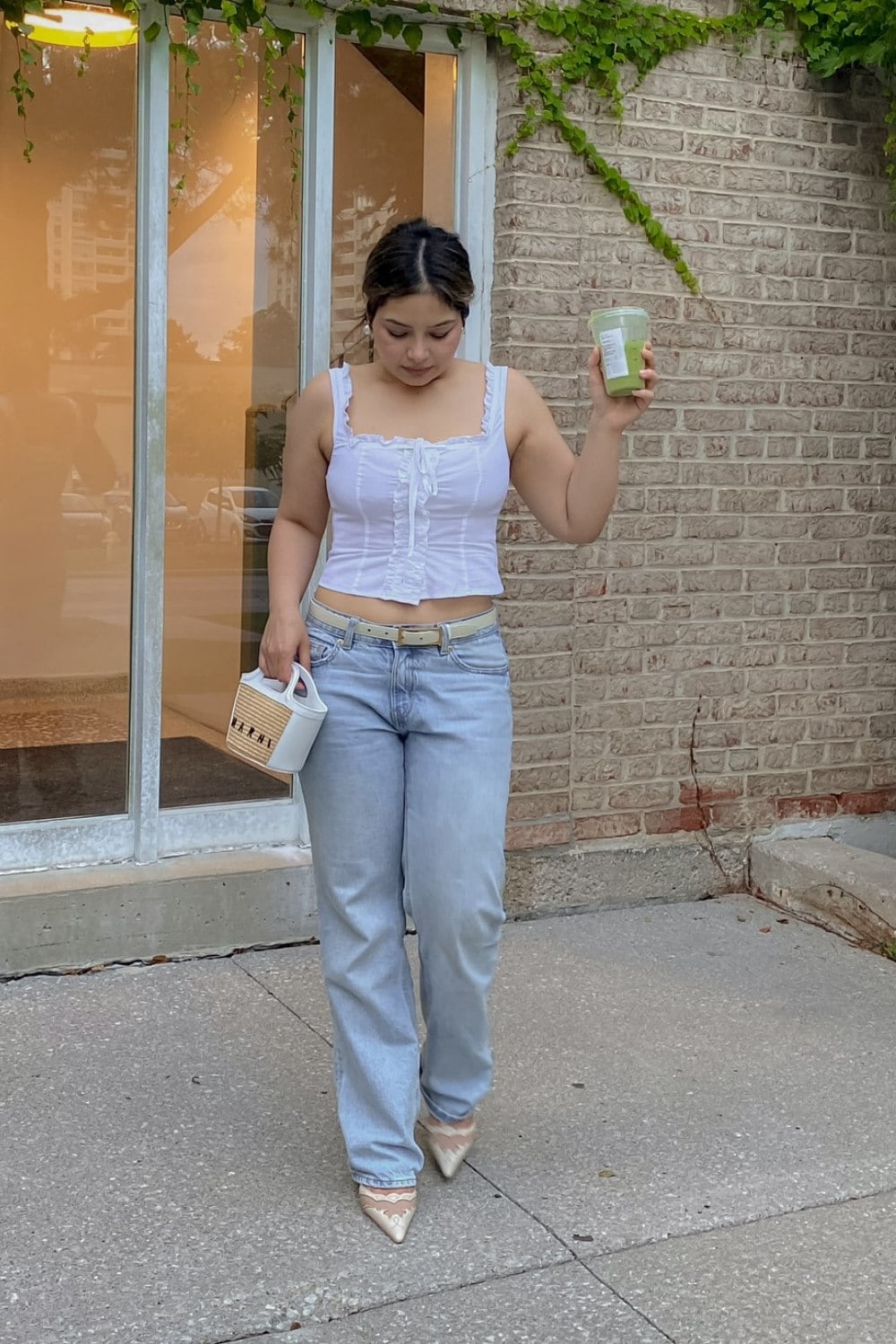 27 Stylish Coffee Date Outfits That Will Make a Perfect First Impression