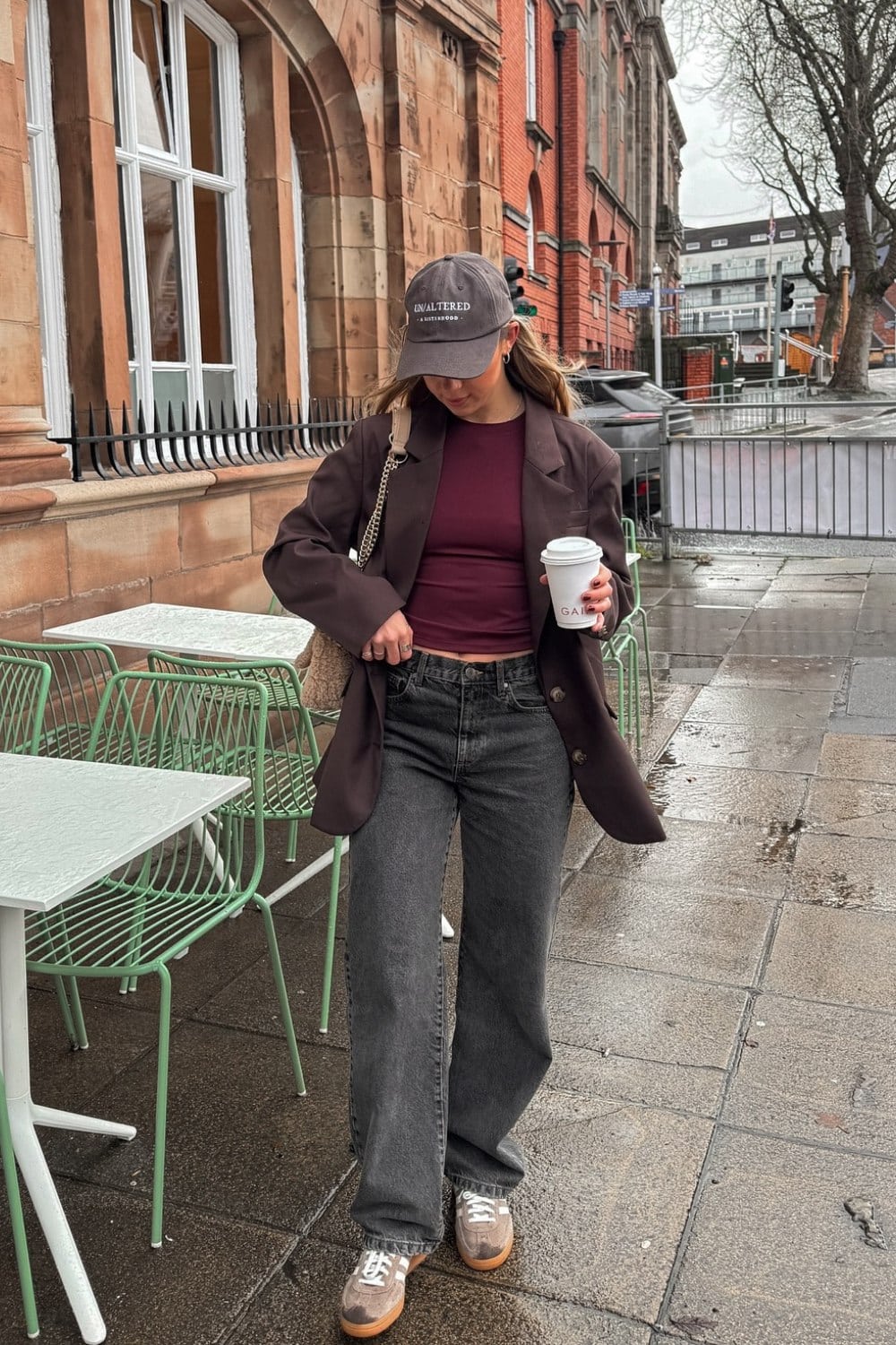 27 Stylish Coffee Date Outfits That Will Make a Perfect First Impression