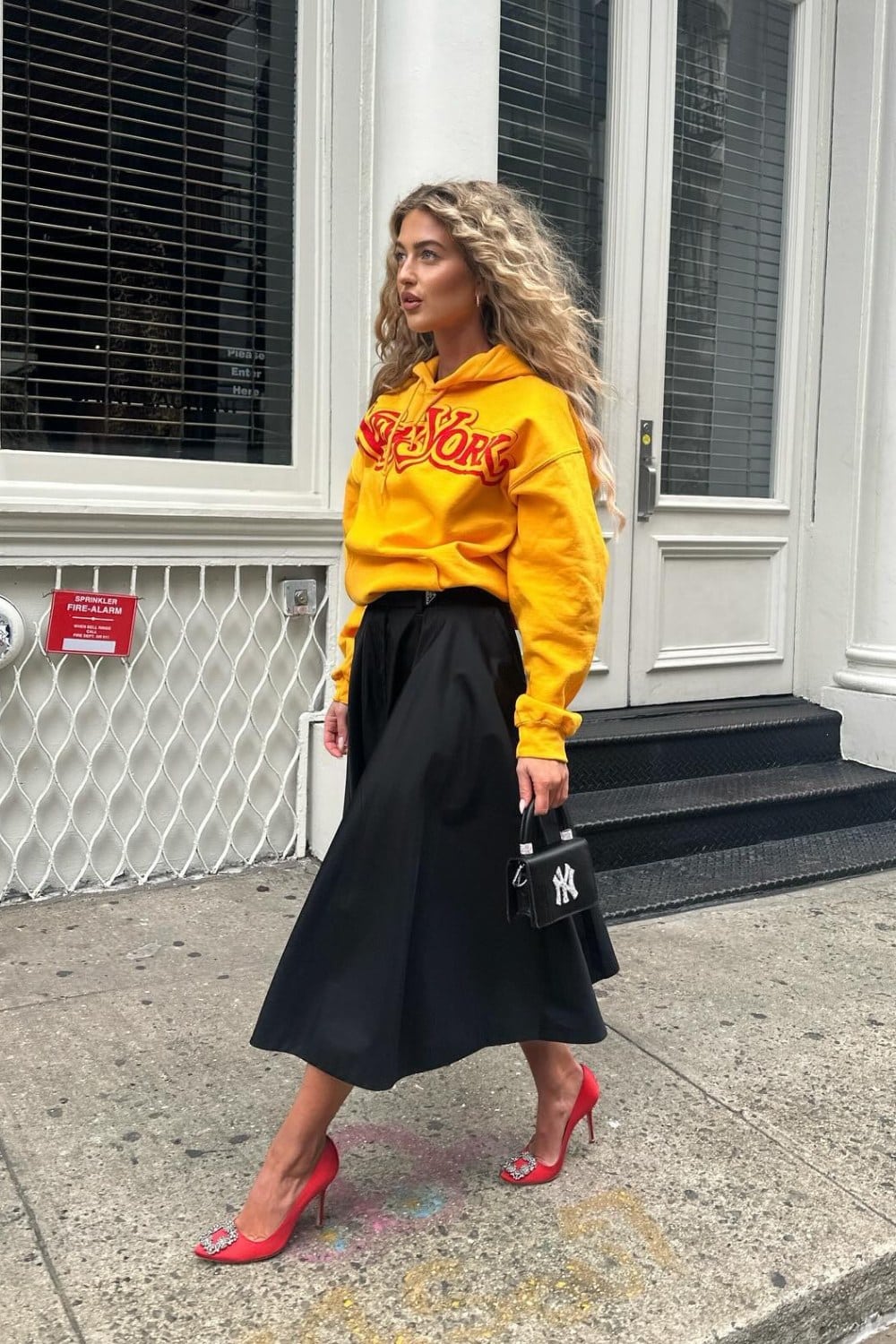 17 Chic Hoodie Outfits That Prove Comfort Can Be Stylish