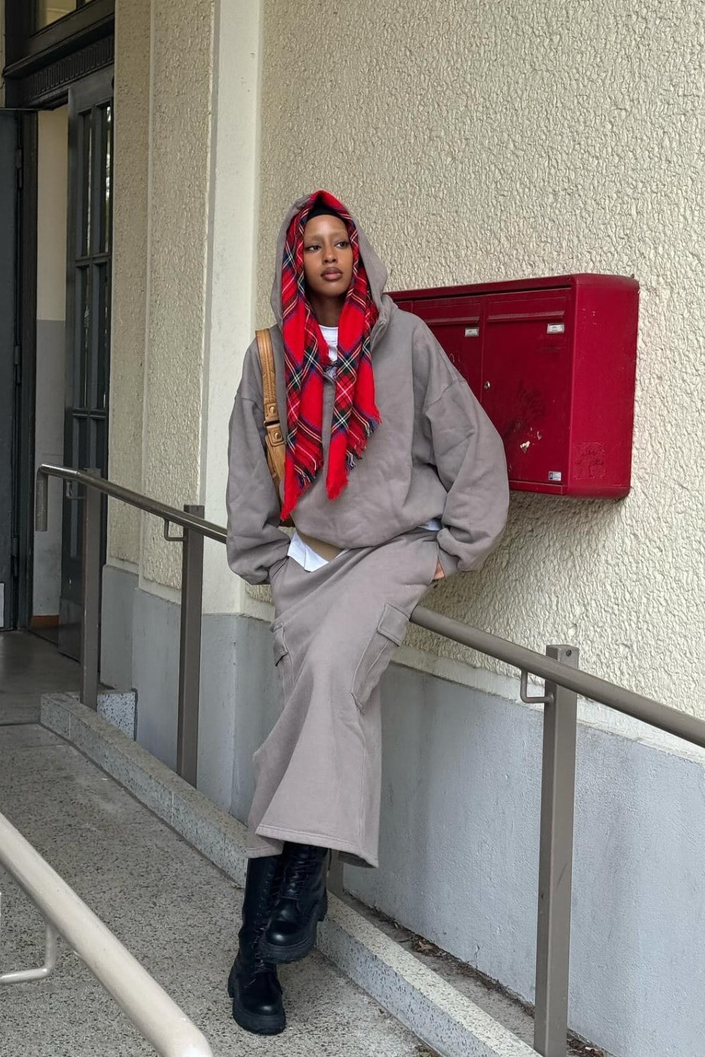 17 Chic Hoodie Outfits That Prove Comfort Can Be Stylish