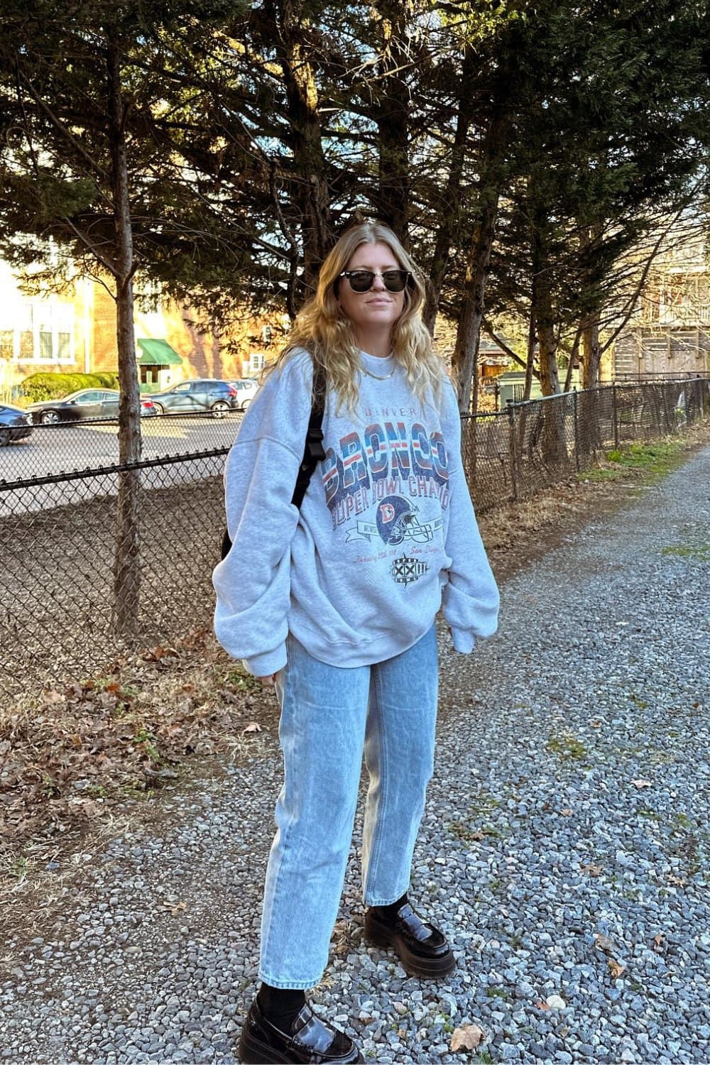 18 Perfect Sweatshirt Outfit Ideas to Copy